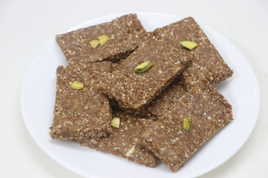 How to Make Peanut Chocolate Chikki in 10 Minutes | Healthy & Tasty ...